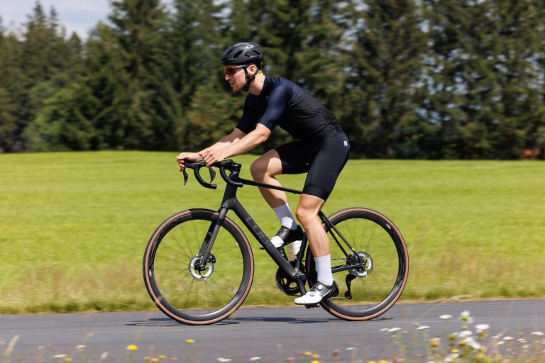 The new Cube Attain 2025 Exclusive new product test - Velomotion