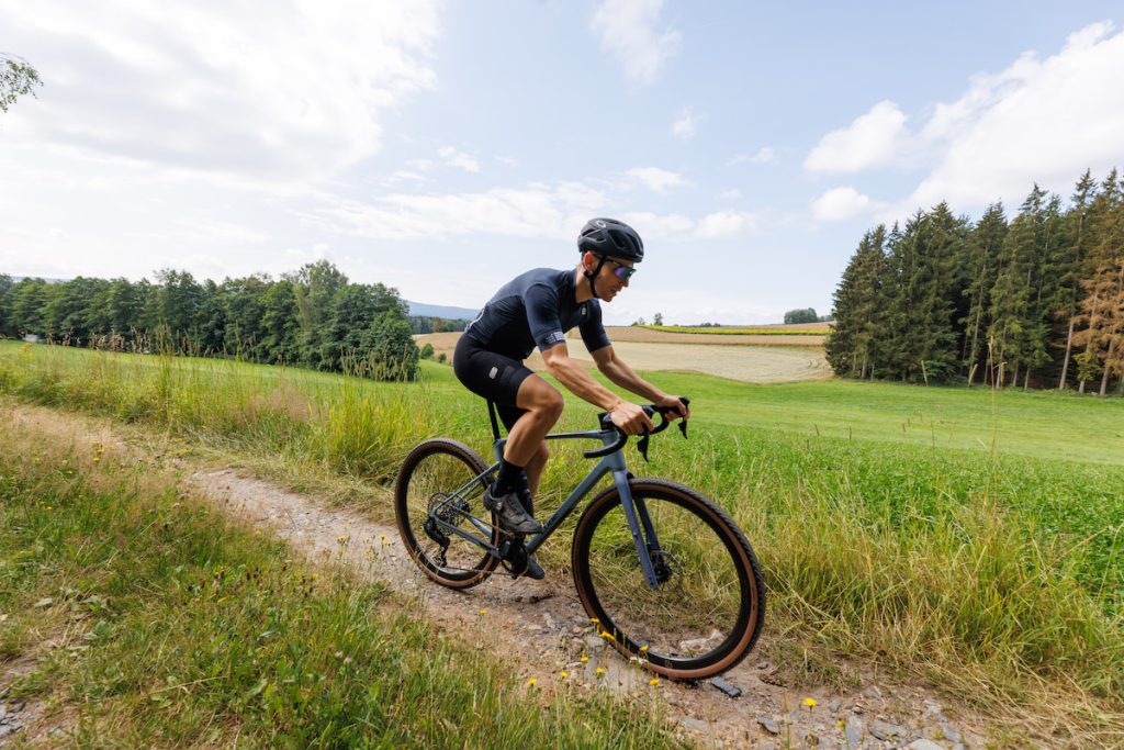 The new Cube Nuroad 2025 gravel bike in test - Velomotion