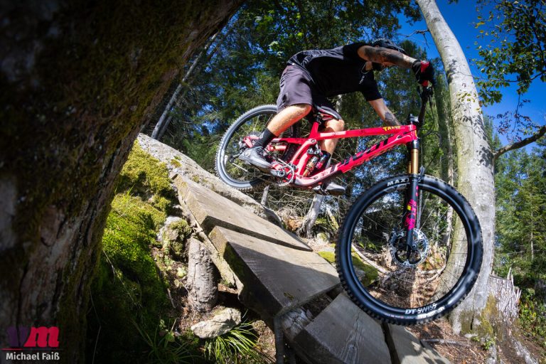 Pivot Switchblade Team XTR in the test Trailduro in striking design ...