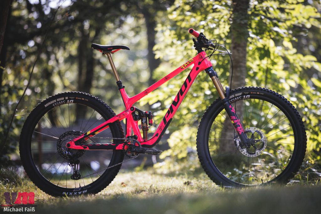 Pivot Switchblade Team XTR in the test Trailduro in striking design ...