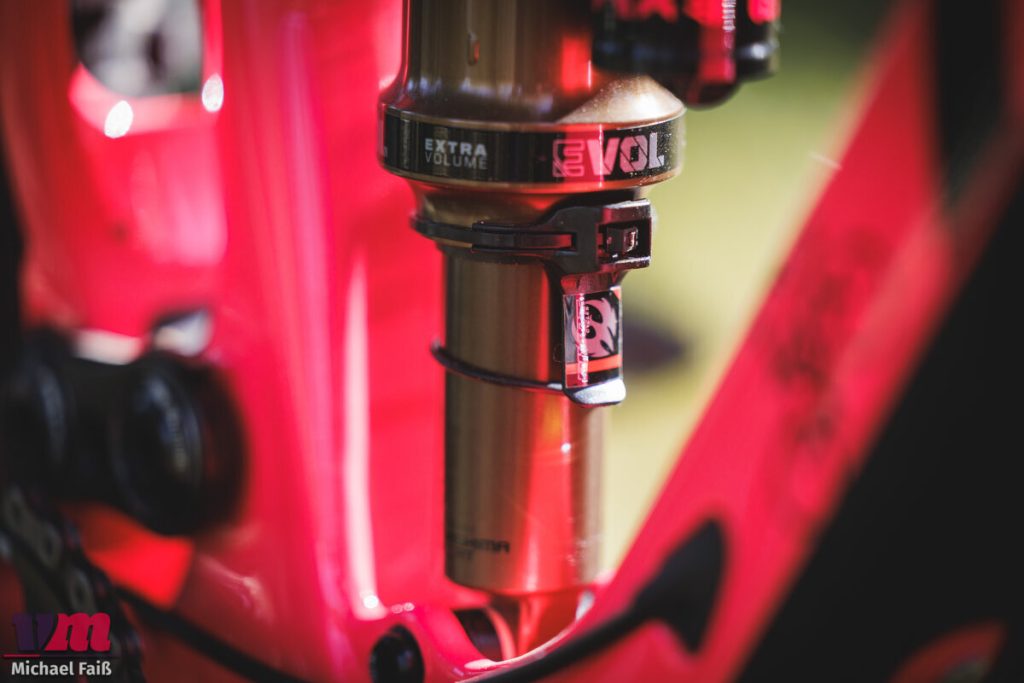 Pivot Switchblade Team XTR in the test Trailduro in striking design ...