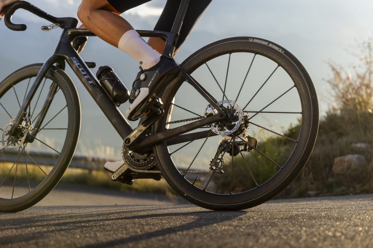 The new Scott Addict RC high-end lightweight from Switzerland - Velomotion