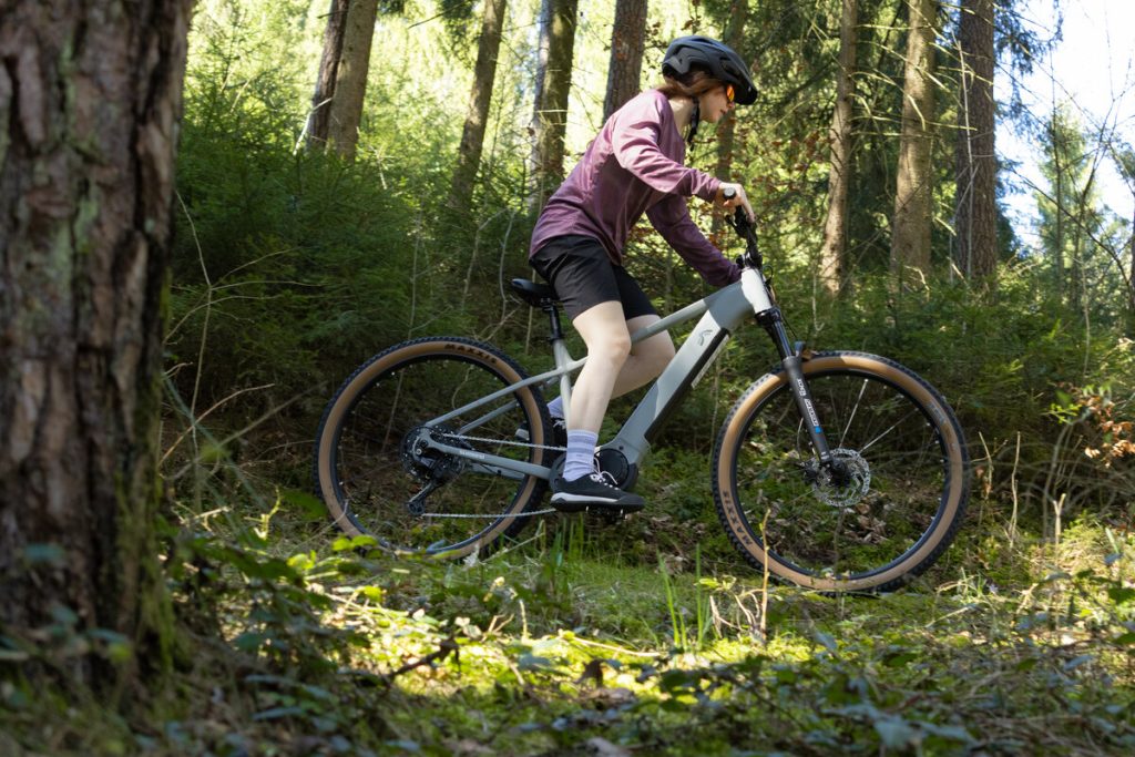 Test du Lidl E-MTB Crivit Peak 709 : un rapport qualité-prix imbattable ...
