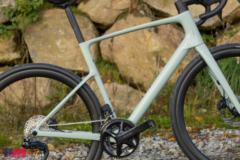 Brand new Scott Addict 30! - Road bike with comfort - Velomotion