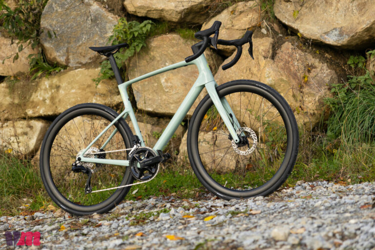 Brand new Scott Addict 30! - Road bike with comfort - Velomotion