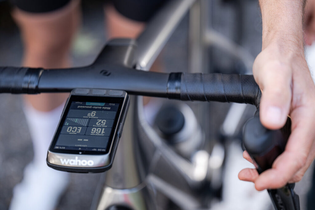 The new Scott Fastlane e-road bike: Built-in tailwind under 10 kilos ...