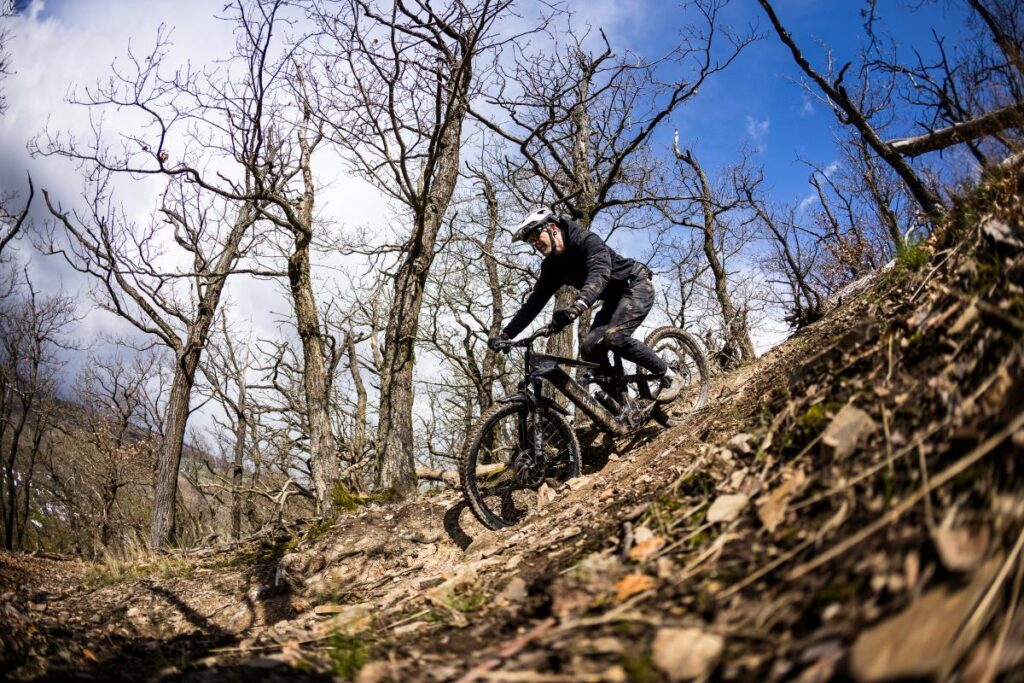 Das neue Canyon Strive:ON im Test High-End Enduro Bike zum fairen Preis ...