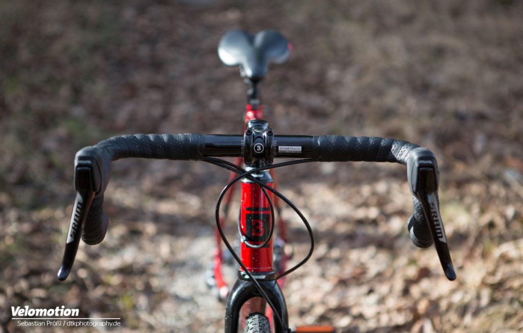 Test: Bombtrack Hook 2 - steel crosser with a wide horizon - Velomotion