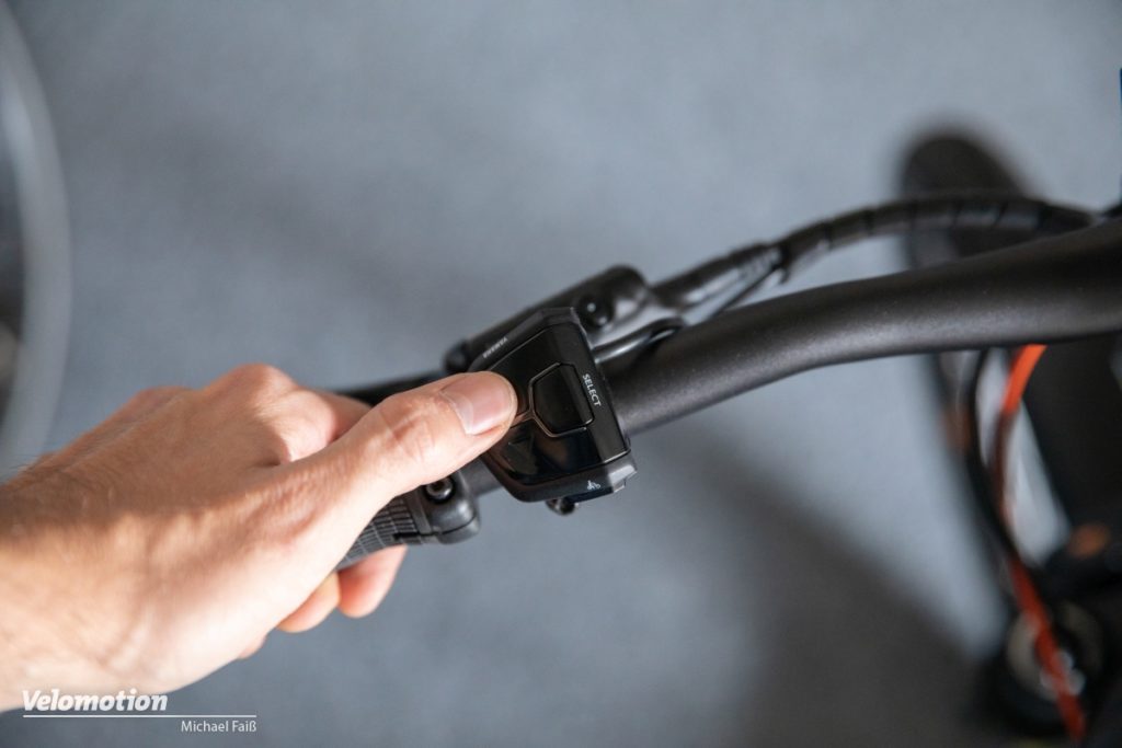 Time change on the e-bike: step by step Who turned the clock? - Velomotion