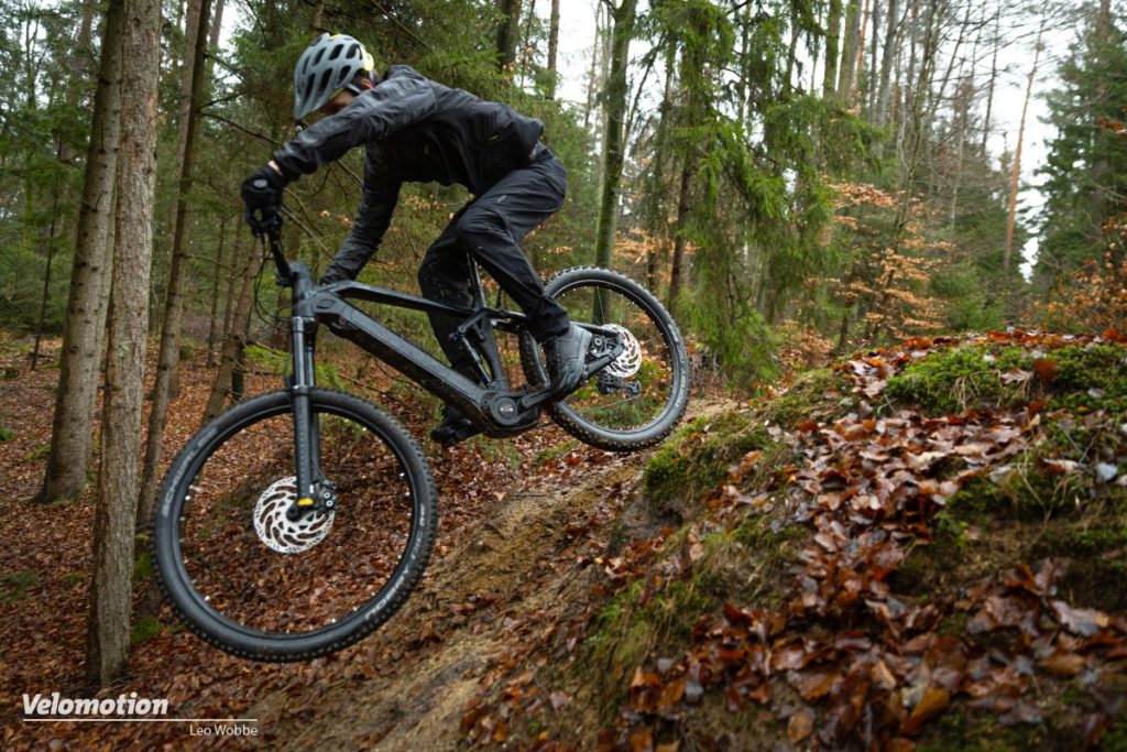 Innovative all-rounder in the test Bulls Sonic Evo AM2 - Velomotion