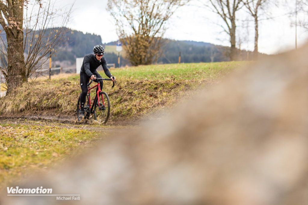 Breezer Inversion Pro Gravelbike Review Inexpensive steel gravel bike ...