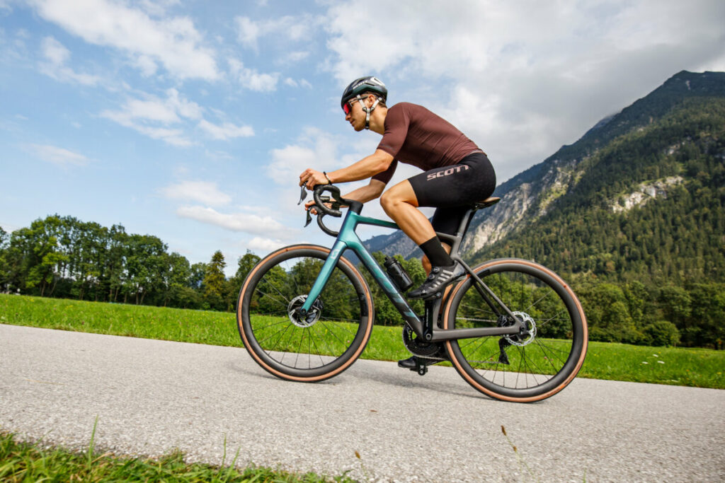 Scott Addict eRide in test Hard to see big power! - Velomotion