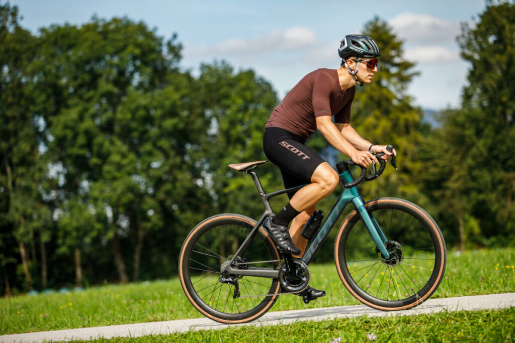 Scott Addict eRide in test Hard to see big power! - Velomotion