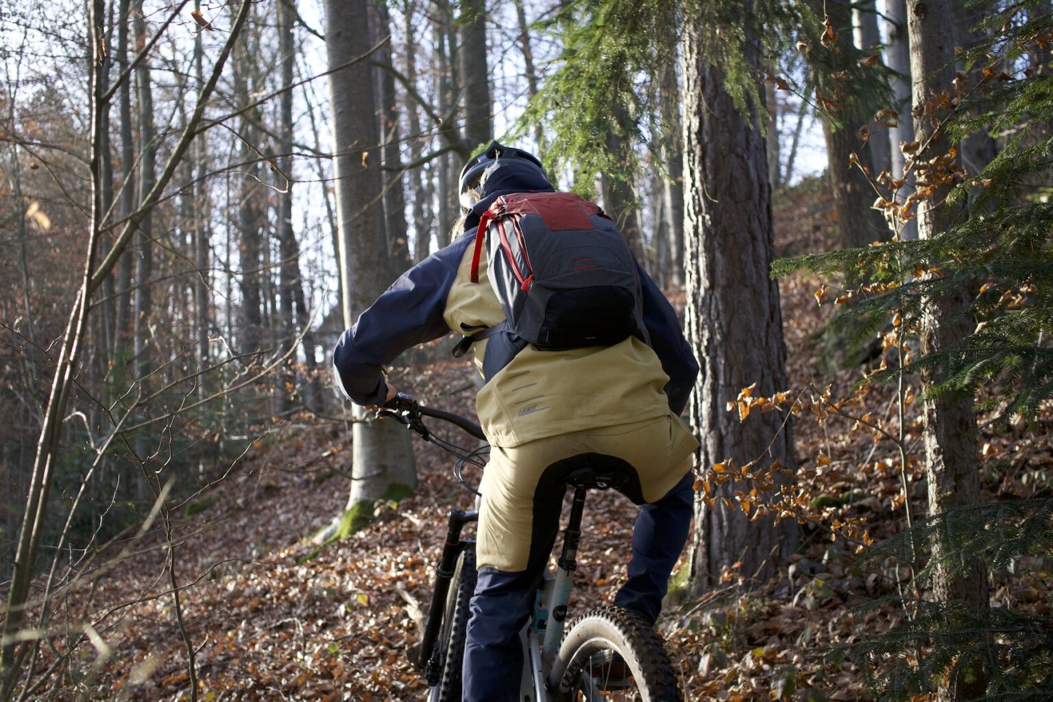 Evoc Neo 16 backpack tested Clever design from Munich - Velomotion