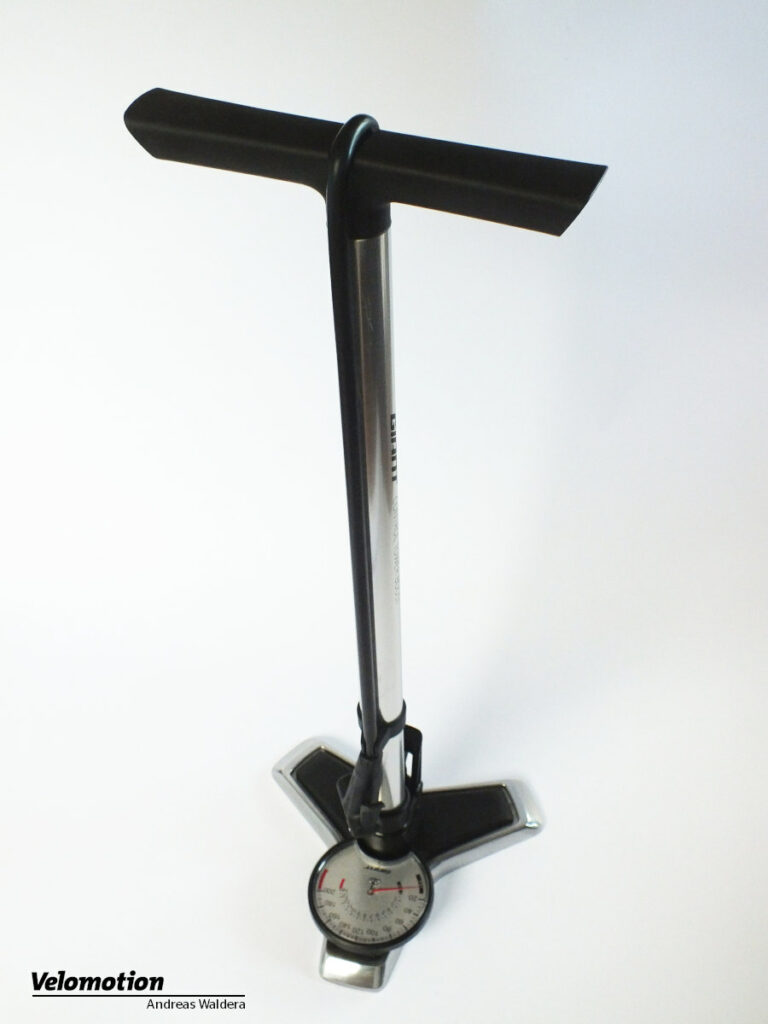 Giant Control Tower Pro Boost floor pump tested Noble bicycle pump with ...