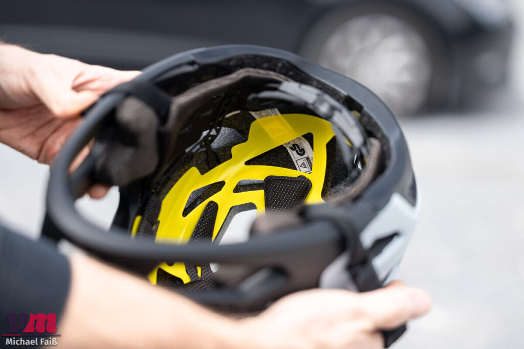 The Uvex Revolt Mips in the test Vario helmet with great features ...